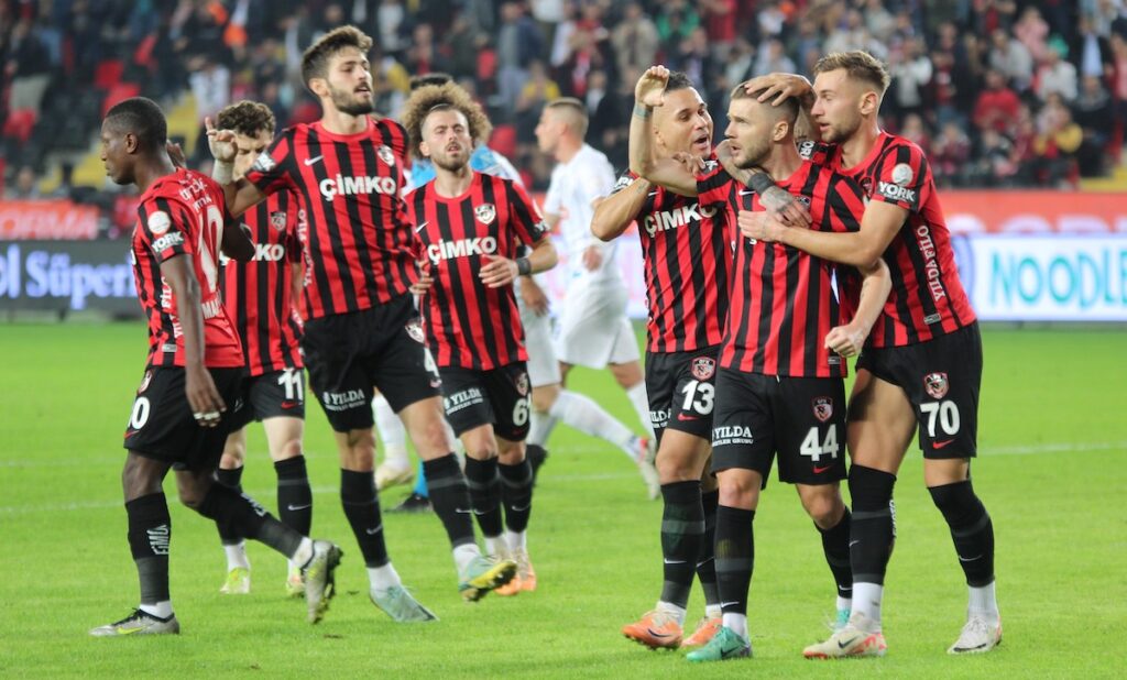 Gaziantep feiert 2:0-Heimsieg gegen Rizespor - Kayseri besiegt Alanya 1:0 Gaziantep feiert 2:0-Heimsieg gegen Rizespor - Kayseri besiegt Alanya 1:0